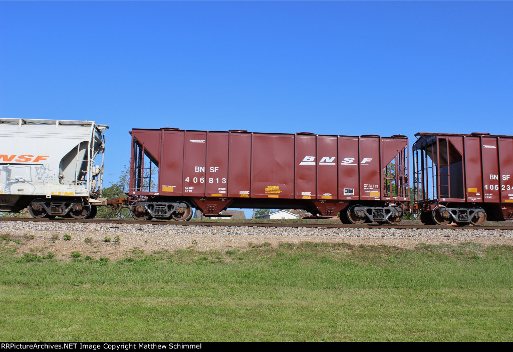Freshly Repainted BNSF 2 Bay Covered Hopper